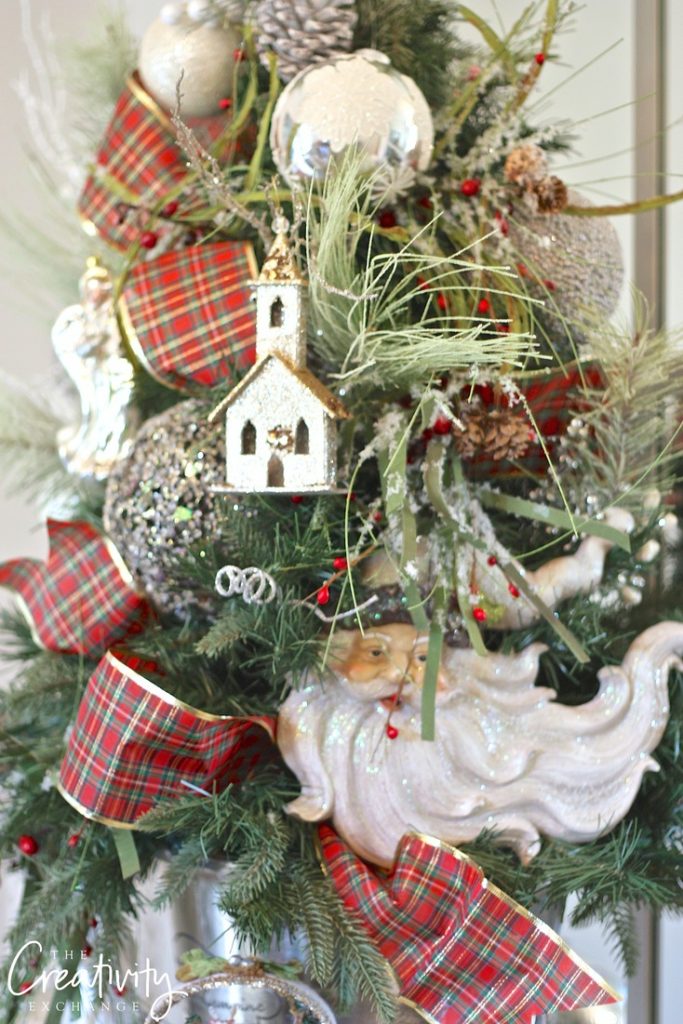 Use these Creative Christmas Decorating Tricks this Year